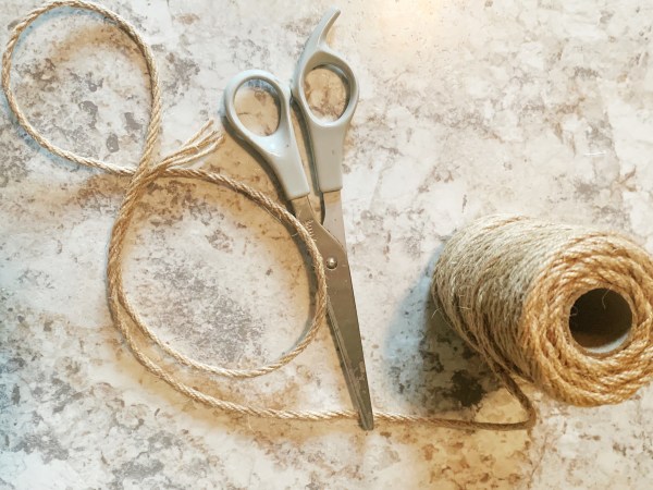 DIY Farmhouse Sign – Kate with a Twang