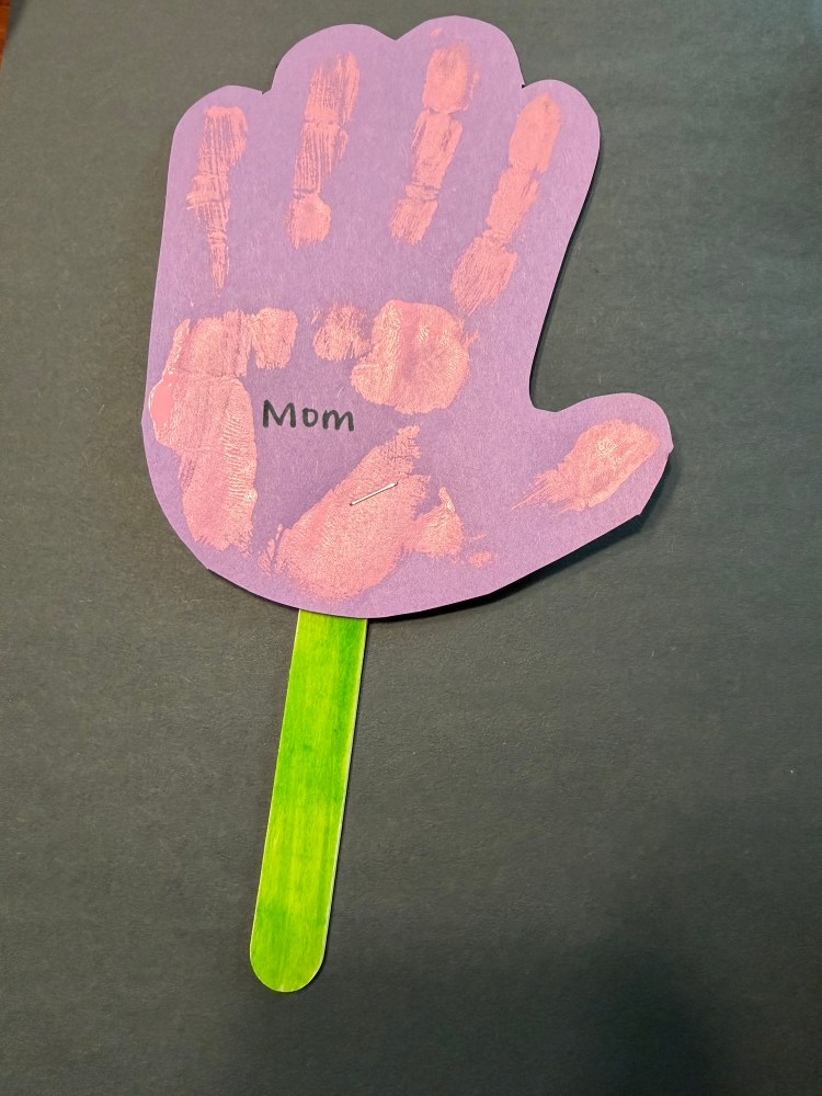 Handprint Flowers – Kate with a Twang